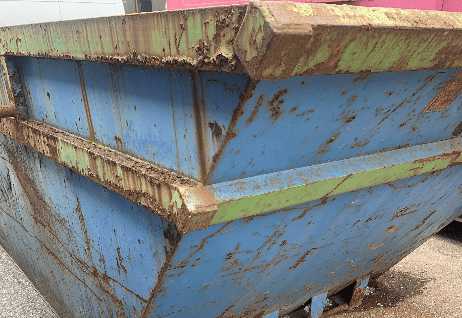 Large Skip Hire Swansea | 6-8 Yards Skips | Cheap Skip Hire